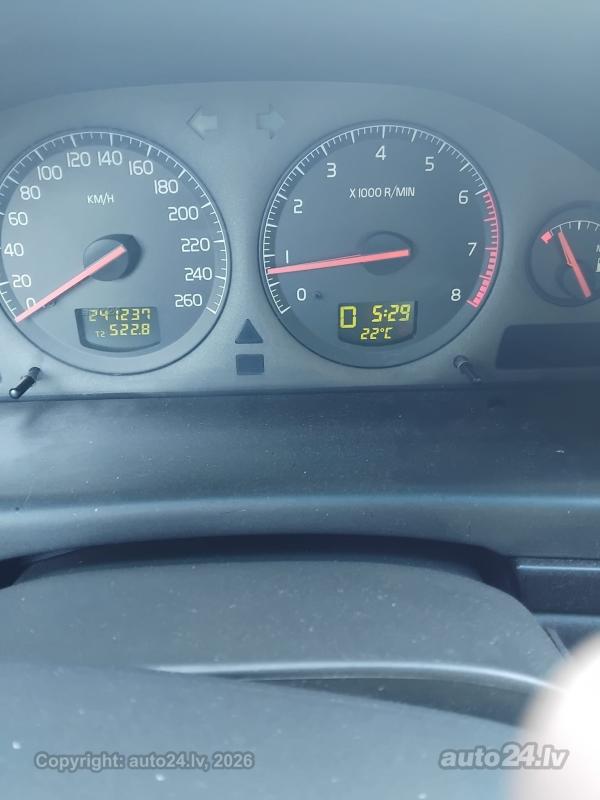 Grey Volvo S80 2001 in Tallinn, with an engine capacity of 2.00 L and mileage of 242 thousand km for 2200 €, photo 5 on AUTOMOTO.COM.LV