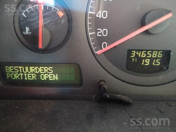 Pelēks Volvo S80 2001 Jelgava, ar dzinēja tilpumu 2.40 L un nobraukumu 347 tūkst. km par 1000 €, foto 7 vietnē AUTOMOTO.COM.LV