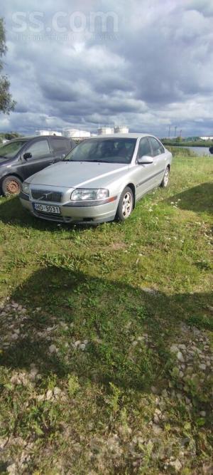 Pelēks Volvo S80 2001 Rīga, ar dzinēja tilpumu 2.50 L un nobraukumu 448 tūkst. km par 700 €, foto  vietnē AUTOMOTO.COM.LV