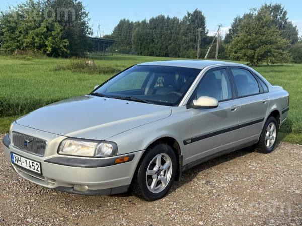 Pelēks Volvo S80 2001 Kuldīga, ar dzinēja tilpumu 2.50 L un nobraukumu 442 tūkst. km par 950 €, foto 1 vietnē AUTOMOTO.COM.LV