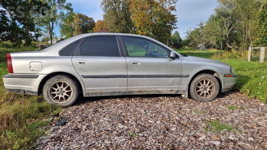 Pelēks Volvo S80 2001 Cēsis, ar dzinēja tilpumu 2.40 L un nobraukumu 328 tūkst. km par 1200 €, foto 6 vietnē AUTOMOTO.COM.LV
