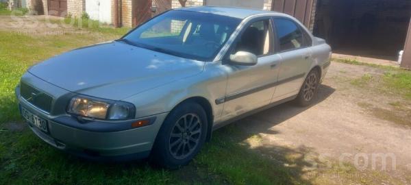 Grey Volvo S80 2002 in Ogre, with an engine capacity of 2.40 L and mileage of 326 thousand km for 1000 €, photo 1 on AUTOMOTO.COM.LV