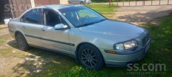 Grey Volvo S80 2002 in Ogre, with an engine capacity of 2.40 L and mileage of 326 thousand km for 1000 €, photo 2 on AUTOMOTO.COM.LV