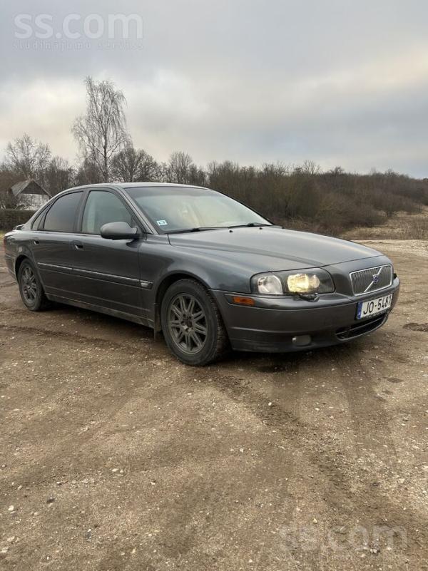 Pelēks Volvo S80 2002 Saldus, ar dzinēja tilpumu 2.40 L un nobraukumu 370 tūkst. km par 600 €, foto 1 vietnē AUTOMOTO.COM.LV