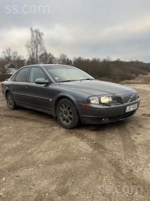 Grey Volvo S80 2002 in Saldus, with an engine capacity of 2.40 L and mileage of 370 thousand km for 600 €, photo 1 on AUTOMOTO.COM.LV