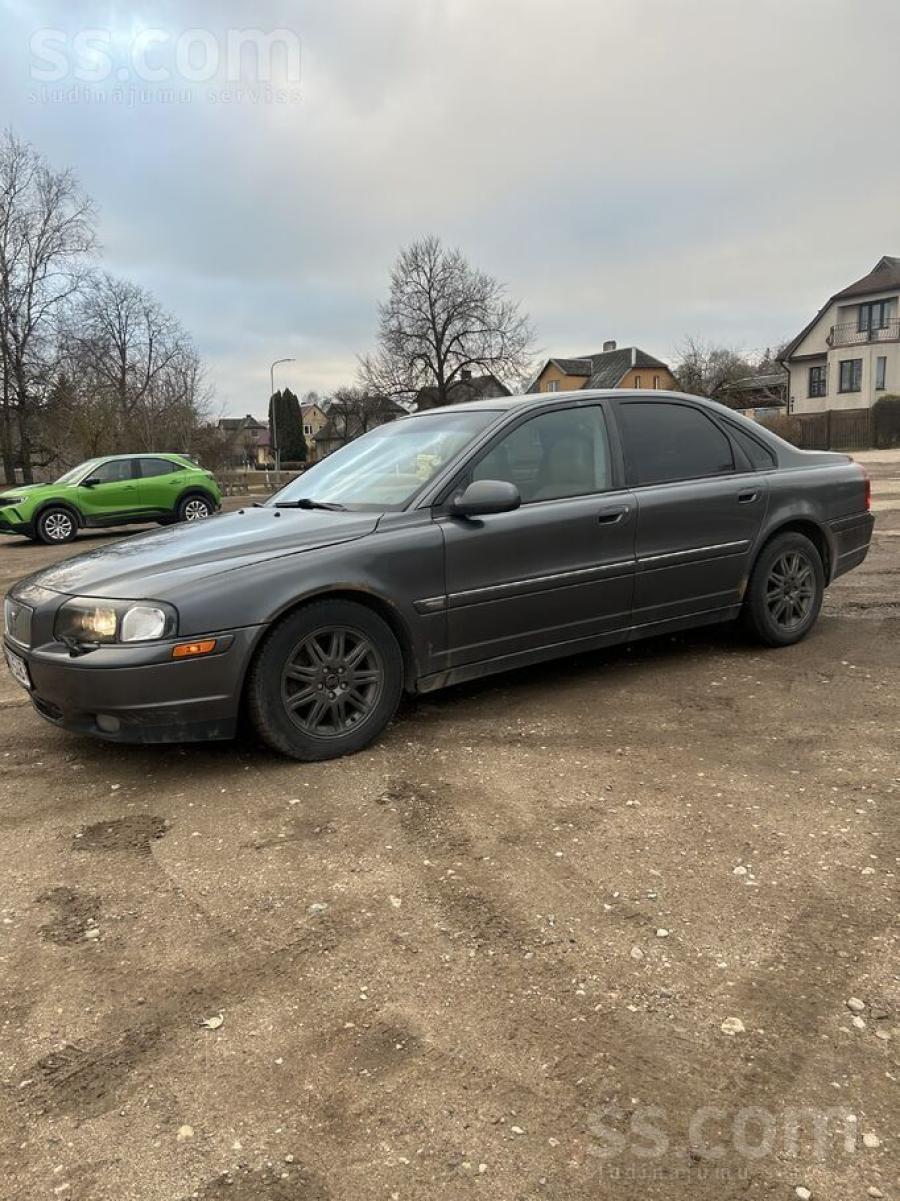 Grey Volvo S80 2002 in Saldus, with an engine capacity of 2.40 L and mileage of 370 thousand km for 600 €, photo 2 on AUTOMOTO.COM.LV