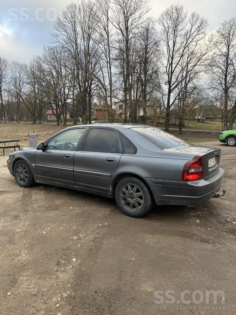 Grey Volvo S80 2002 in Saldus, with an engine capacity of 2.40 L and mileage of 370 thousand km for 600 €, photo 7 on AUTOMOTO.COM.LV