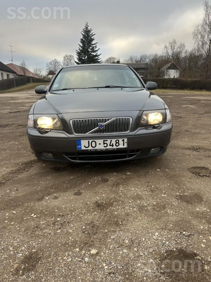 Grey Volvo S80 2002 in Saldus, with an engine capacity of 2.40 L and mileage of 370 thousand km for 600 €, photo 12 on AUTOMOTO.COM.LV