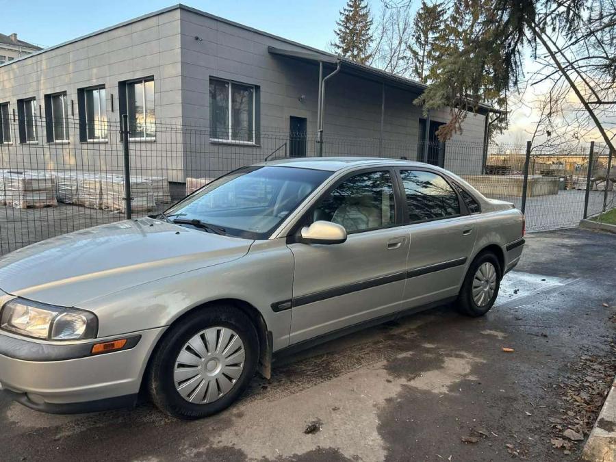 Pelēks Volvo S80 2002 Šauļi, ar dzinēja tilpumu 2.40 L un nobraukumu 238 tūkst. km par 1890 €, foto 2 vietnē AUTOMOTO.COM.LV