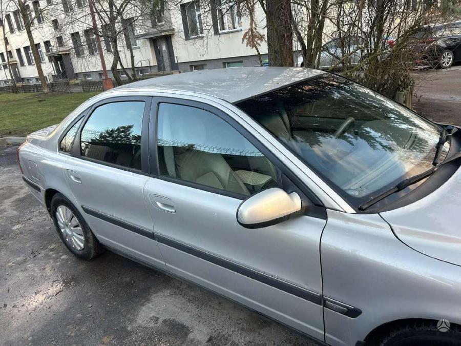 Pelēks Volvo S80 2002 Šauļi, ar dzinēja tilpumu 2.40 L un nobraukumu 238 tūkst. km par 1890 €, foto 4 vietnē AUTOMOTO.COM.LV