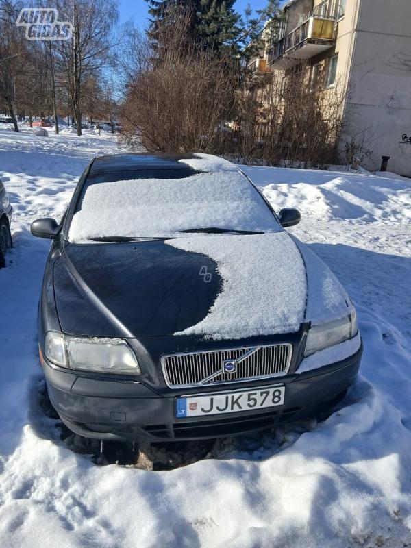 Pelēks Volvo S80 2002 Viļņa, ar dzinēja tilpumu 2.40 L un nobraukumu 290 tūkst. km par 500 €, foto 1 vietnē AUTOMOTO.COM.LV