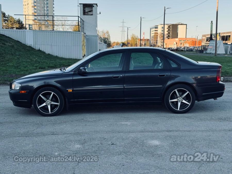 Pelēks Volvo S80 2002 Tallina, ar dzinēja tilpumu 2.40 L un nobraukumu 368 tūkst. km par 2300 €, foto 3 vietnē AUTOMOTO.COM.LV
