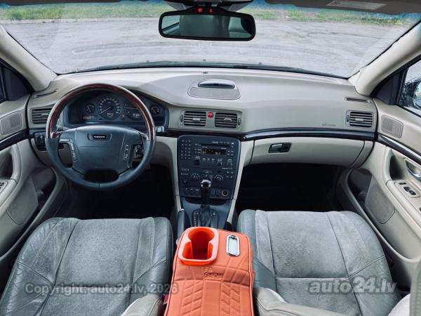 Grey Volvo S80 2002 in Tallinn, with an engine capacity of 2.40 L and mileage of 368 thousand km for 2300 €, photo 7 on AUTOMOTO.COM.LV