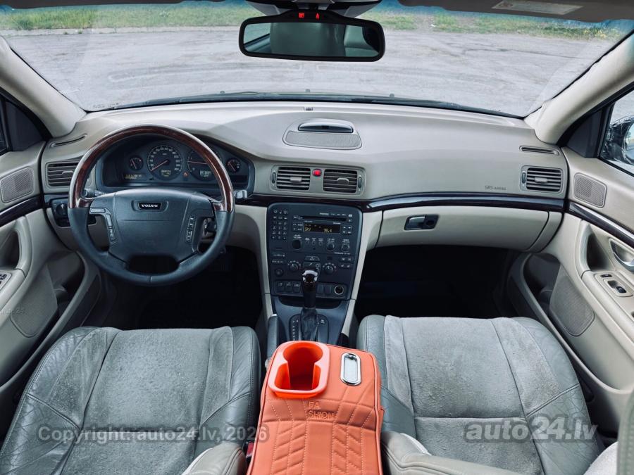 Pelēks Volvo S80 2002 Tallina, ar dzinēja tilpumu 2.40 L un nobraukumu 368 tūkst. km par 2300 €, foto 8 vietnē AUTOMOTO.COM.LV