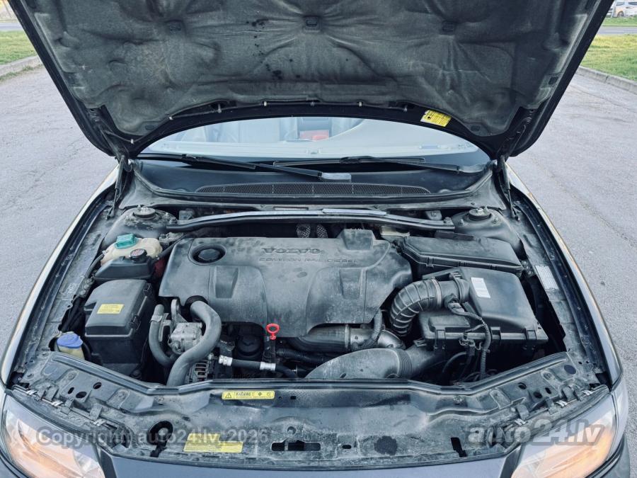Pelēks Volvo S80 2002 Tallina, ar dzinēja tilpumu 2.40 L un nobraukumu 368 tūkst. km par 2300 €, foto 18 vietnē AUTOMOTO.COM.LV