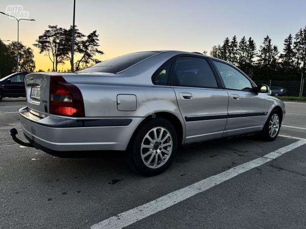 Grey Volvo S80 2002 in Vilnius, with an engine capacity of 2.40 L and mileage of 353 thousand km for 1550 €, photo 3 on AUTOMOTO.COM.LV