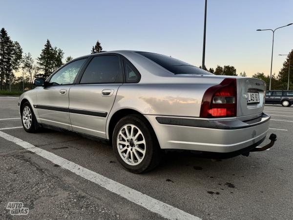 Grey Volvo S80 2002 in Vilnius, with an engine capacity of 2.40 L and mileage of 353 thousand km for 1550 €, photo 4 on AUTOMOTO.COM.LV