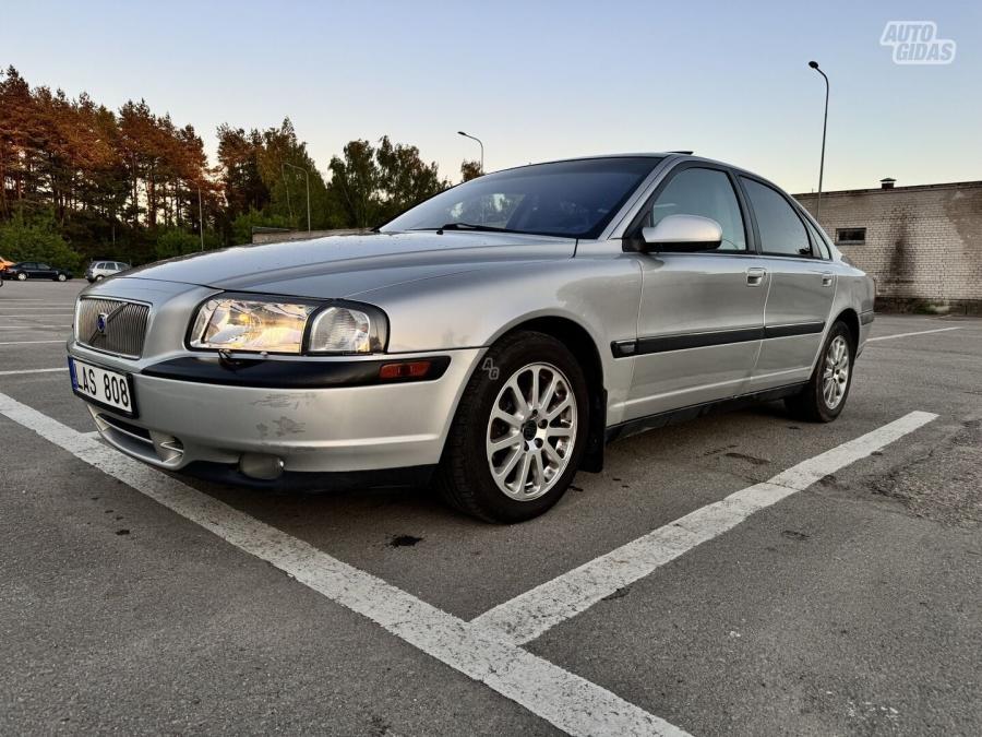 Grey Volvo S80 2002 in Vilnius, with an engine capacity of 2.40 L and mileage of 353 thousand km for 1550 €, photo 6 on AUTOMOTO.COM.LV