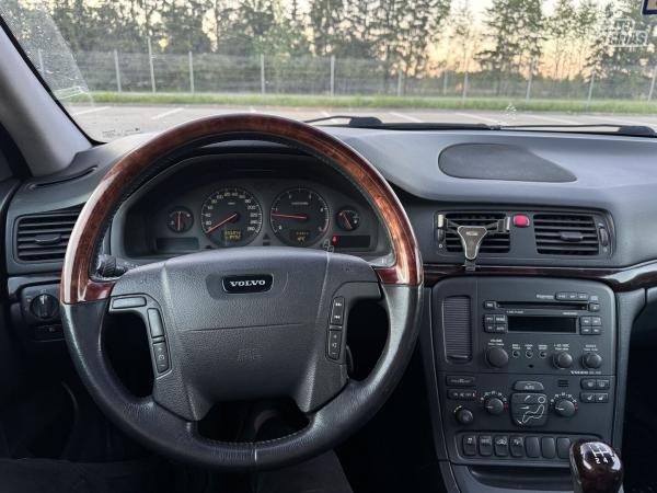 Grey Volvo S80 2002 in Vilnius, with an engine capacity of 2.40 L and mileage of 353 thousand km for 1550 €, photo 8 on AUTOMOTO.COM.LV