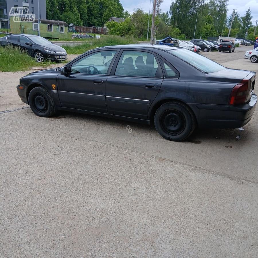 Grey Volvo S80 2002 in Vilnius, with an engine capacity of 2.40 L and mileage of 305 thousand km for 1200 €, photo 3 on AUTOMOTO.COM.LV