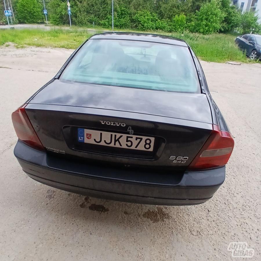 Grey Volvo S80 2002 in Vilnius, with an engine capacity of 2.40 L and mileage of 305 thousand km for 1200 €, photo 5 on AUTOMOTO.COM.LV