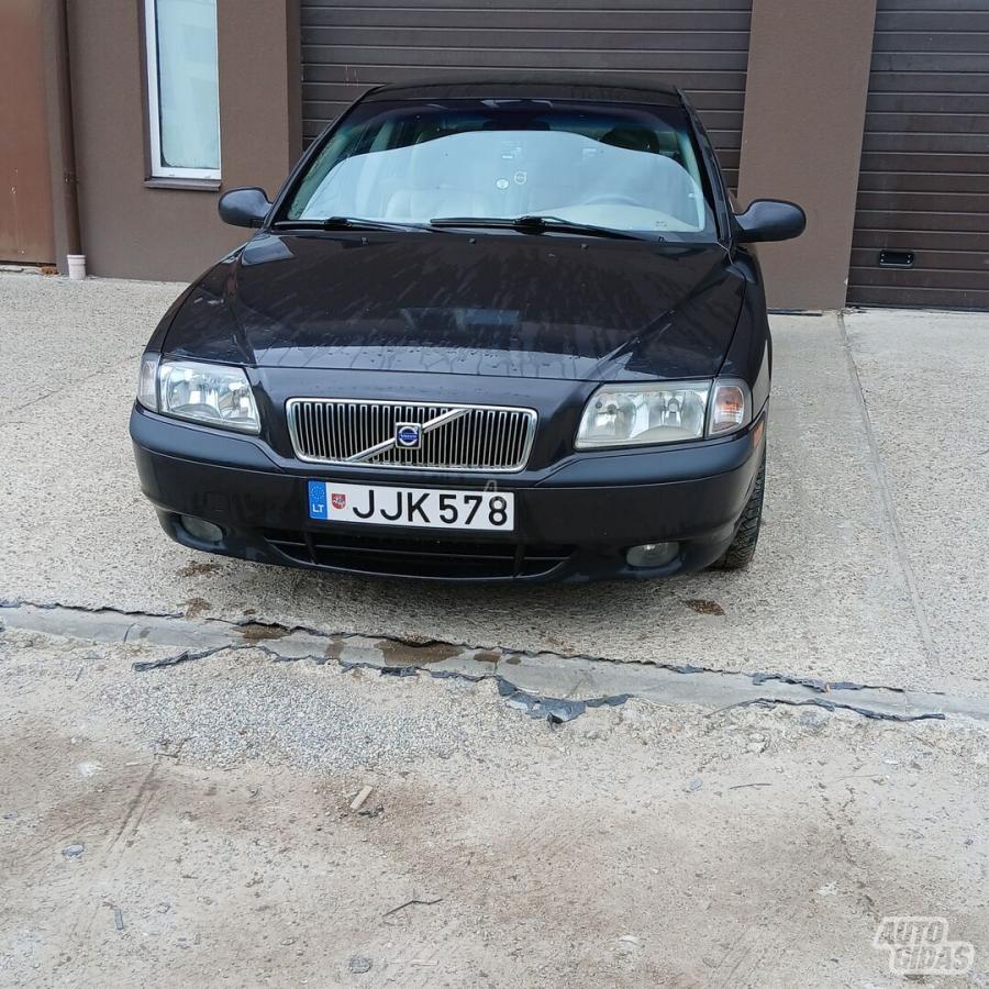 Pelēks Volvo S80 2002 Viļņa, ar dzinēja tilpumu 2.40 L un nobraukumu 305 tūkst. km par 1100 €, foto 1 vietnē AUTOMOTO.COM.LV