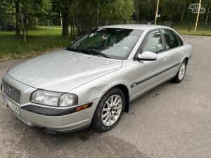 Grey Volvo S80 2002 in Vilnius, with an engine capacity of 2.40 L and mileage of 257 thousand km for 1100 €, photo 3 on AUTOMOTO.COM.LV
