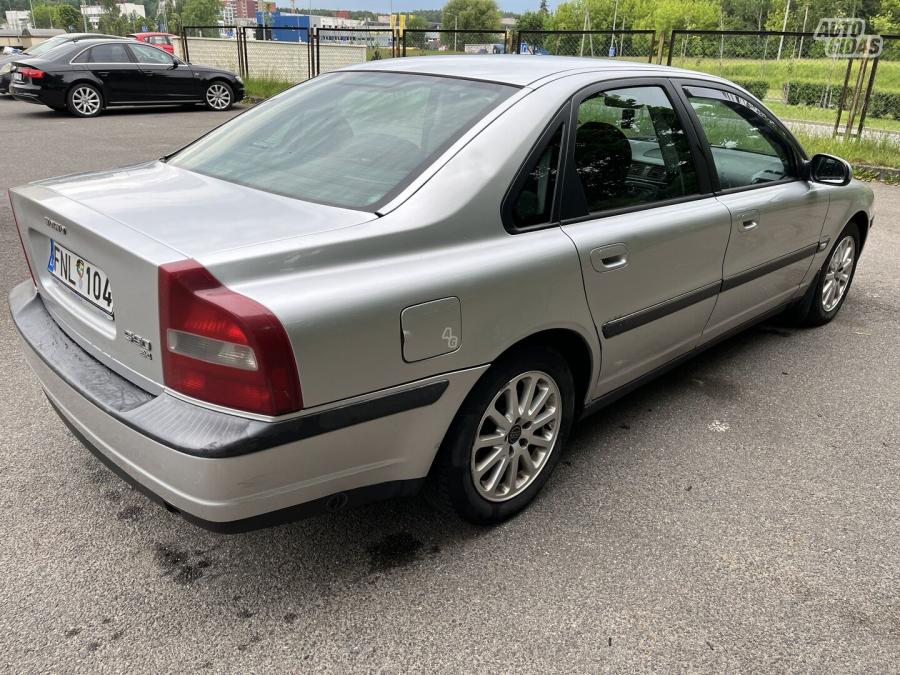 Grey Volvo S80 2002 in Vilnius, with an engine capacity of 2.40 L and mileage of 257 thousand km for 1100 €, photo 7 on AUTOMOTO.COM.LV