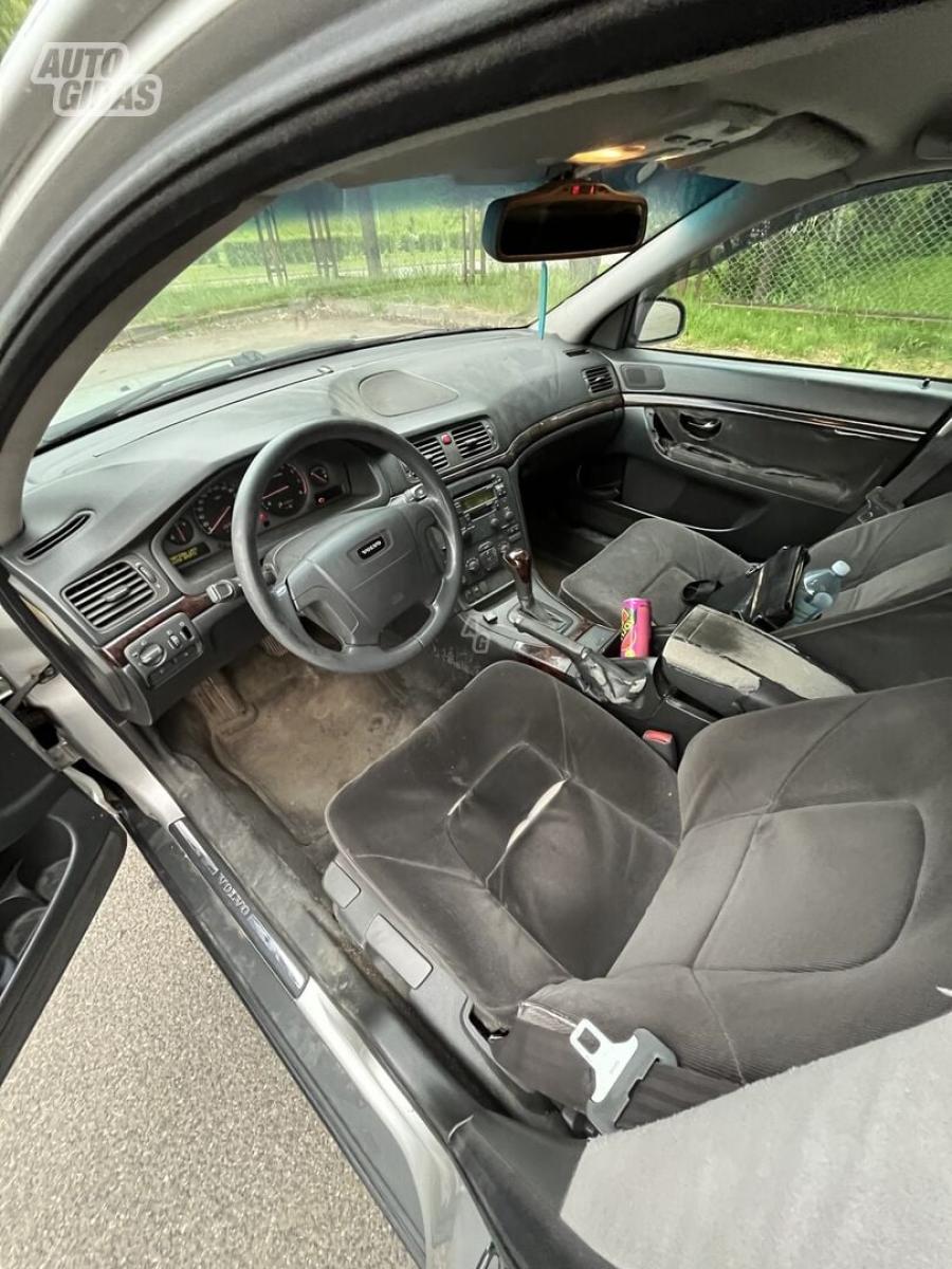 Grey Volvo S80 2002 in Vilnius, with an engine capacity of 2.40 L and mileage of 257 thousand km for 1100 €, photo 9 on AUTOMOTO.COM.LV