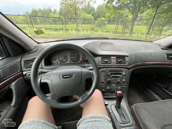 Grey Volvo S80 2002 in Vilnius, with an engine capacity of 2.40 L and mileage of 257 thousand km for 1100 €, photo 9 on AUTOMOTO.COM.LV