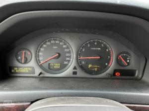 Grey Volvo S80 2002 in Vilnius, with an engine capacity of 2.40 L and mileage of 257 thousand km for 1100 €, photo 11 on AUTOMOTO.COM.LV