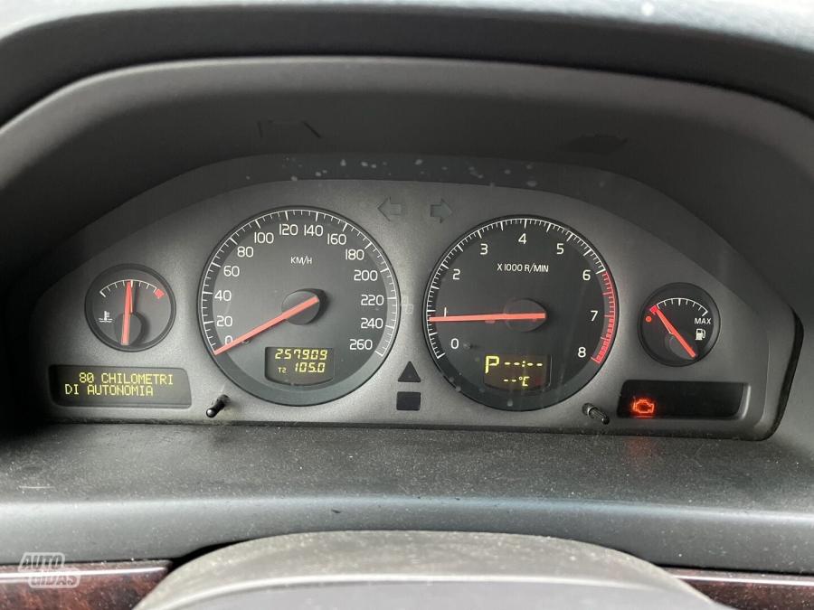 Grey Volvo S80 2002 in Vilnius, with an engine capacity of 2.40 L and mileage of 257 thousand km for 1100 €, photo 11 on AUTOMOTO.COM.LV