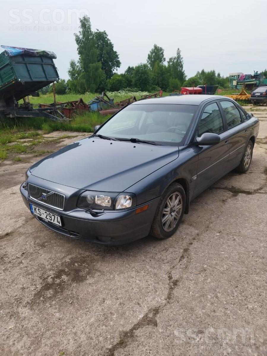 Grey Volvo S80 2002 in Rezekne, with an engine capacity of 2.40 L and mileage of 453 thousand km for 1200 €, photo 1 on AUTOMOTO.COM.LV