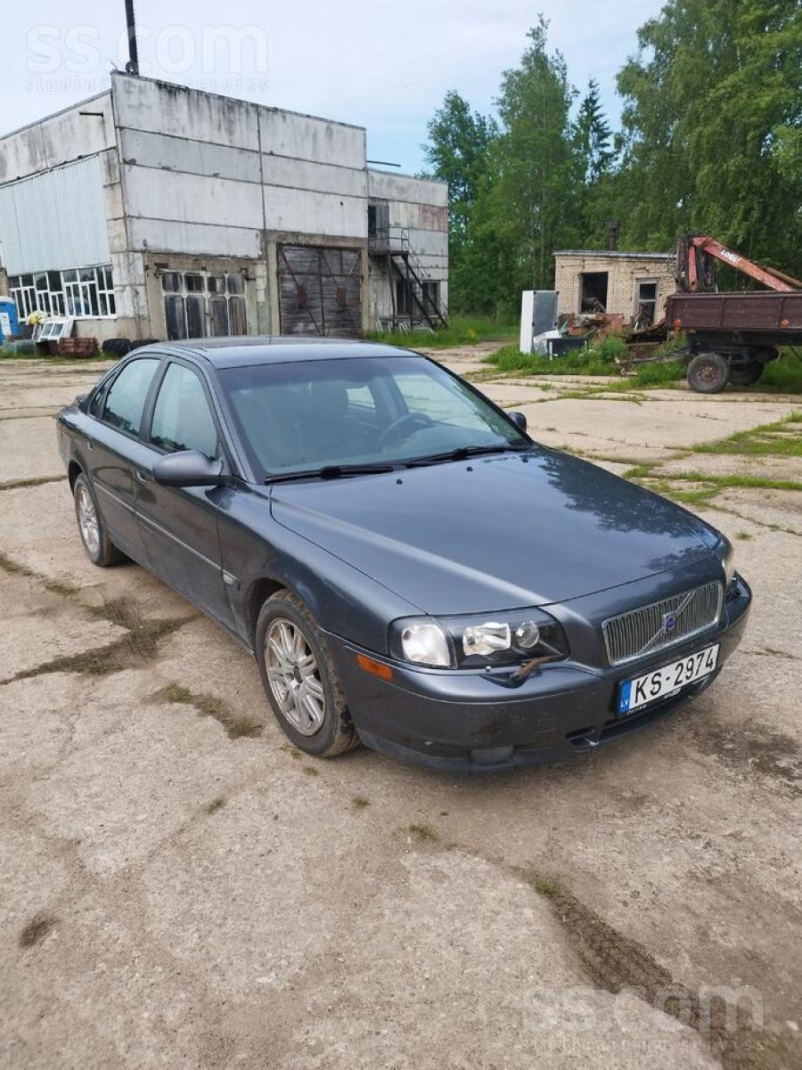 Grey Volvo S80 2002 in Rezekne, with an engine capacity of 2.40 L and mileage of 453 thousand km for 1200 €, photo 4 on AUTOMOTO.COM.LV