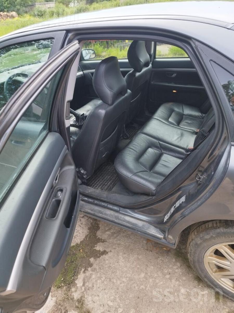 Grey Volvo S80 2002 in Rezekne, with an engine capacity of 2.40 L and mileage of 453 thousand km for 1200 €, photo 13 on AUTOMOTO.COM.LV
