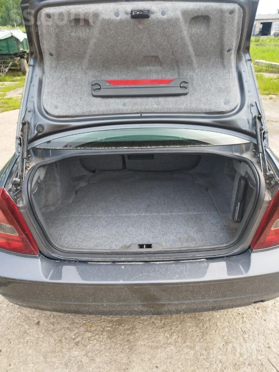 Grey Volvo S80 2002 in Rezekne, with an engine capacity of 2.40 L and mileage of 453 thousand km for 1200 €, photo 14 on AUTOMOTO.COM.LV