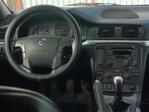 Grey Volvo S80 2002 in Riga, with an engine capacity of 2.40 L and mileage of 372 thousand km for 1650 €, photo 3 on AUTOMOTO.COM.LV