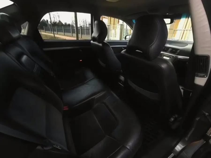 Grey Volvo S80 2002 in Riga, with an engine capacity of 2.40 L and mileage of 372 thousand km for 1650 €, photo 5 on AUTOMOTO.COM.LV