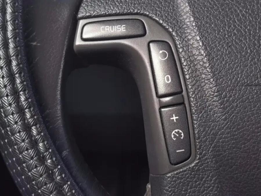 Grey Volvo S80 2002 in Riga, with an engine capacity of 2.40 L and mileage of 372 thousand km for 1650 €, photo 7 on AUTOMOTO.COM.LV