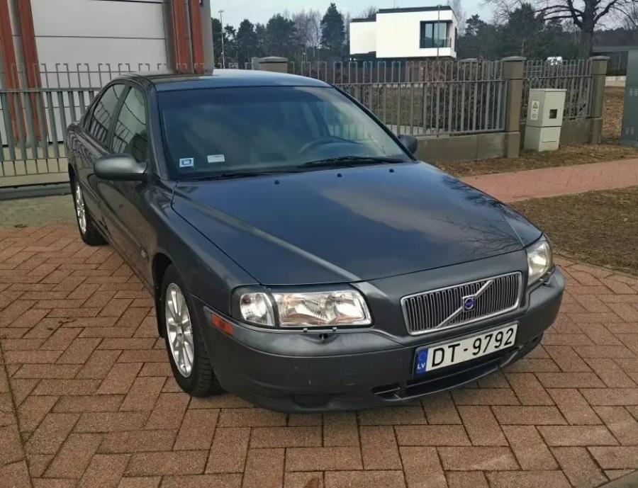 Grey Volvo S80 2002 in Riga, with an engine capacity of 2.40 L and mileage of 372 thousand km for 1650 €, photo 11 on AUTOMOTO.COM.LV