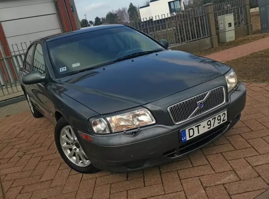 Grey Volvo S80 2002 in Riga, with an engine capacity of 2.40 L and mileage of 372 thousand km for 1650 €, photo 12 on AUTOMOTO.COM.LV