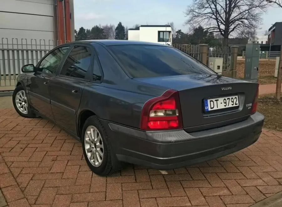 Grey Volvo S80 2002 in Riga, with an engine capacity of 2.40 L and mileage of 372 thousand km for 1650 €, photo 13 on AUTOMOTO.COM.LV