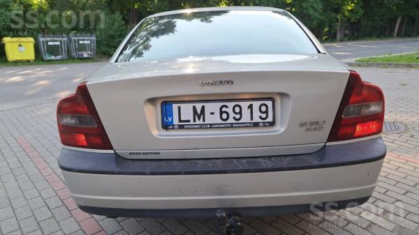 Grey Volvo S80 2002 in Daugavpils, with an engine capacity of 2.40 L and mileage of 309 thousand km for 1350 €, photo 5 on AUTOMOTO.COM.LV
