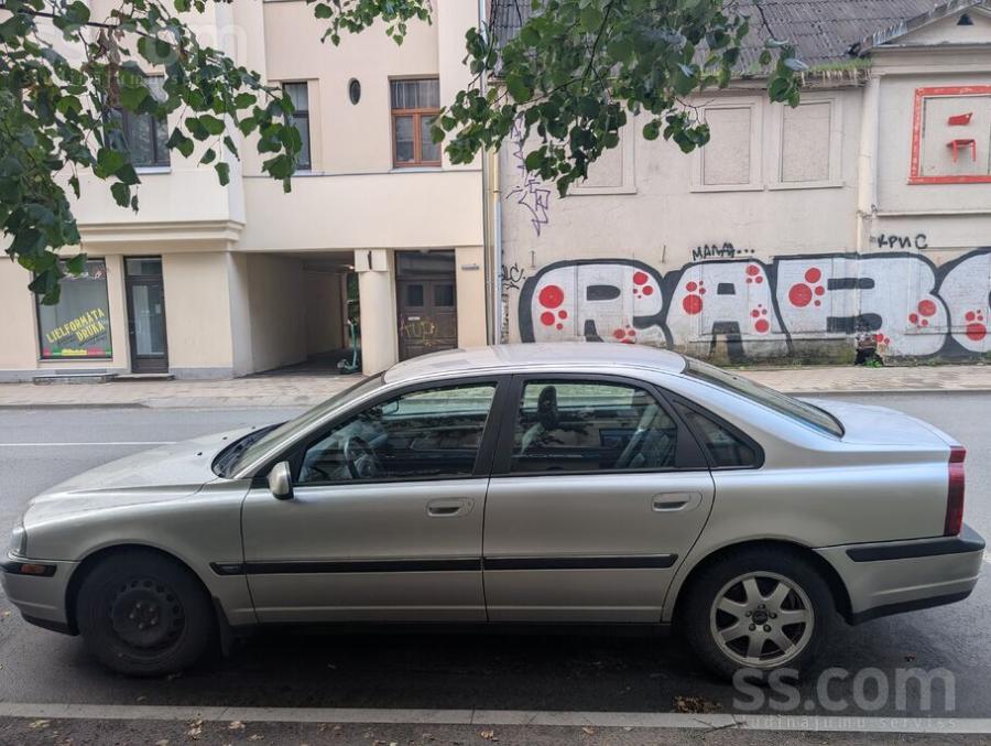 Grey Volvo S80 2002 in Riga, with an engine capacity of 1.90 L and mileage of 312 thousand km for 600 €, photo 3 on AUTOMOTO.COM.LV
