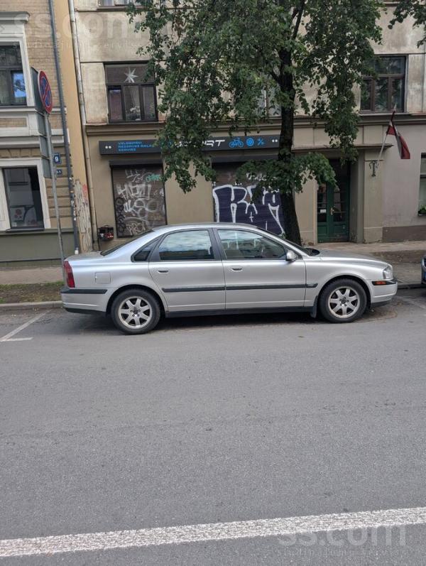 Grey Volvo S80 2002 in Riga, with an engine capacity of 1.90 L and mileage of 312 thousand km for 600 €, photo 5 on AUTOMOTO.COM.LV