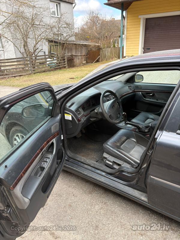Grey Volvo S80 2002 in Tallinn, with an engine capacity of 2.40 L and mileage of 275 thousand km for 2490 €, photo 8 on AUTOMOTO.COM.LV