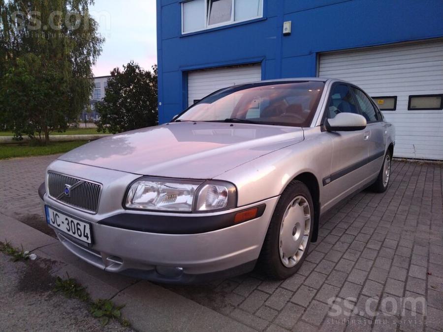 Grey Volvo S80 2002 in Riga, with an engine capacity of 2.00 L and mileage of 311 thousand km for 1200 €, photo 1 on AUTOMOTO.COM.LV