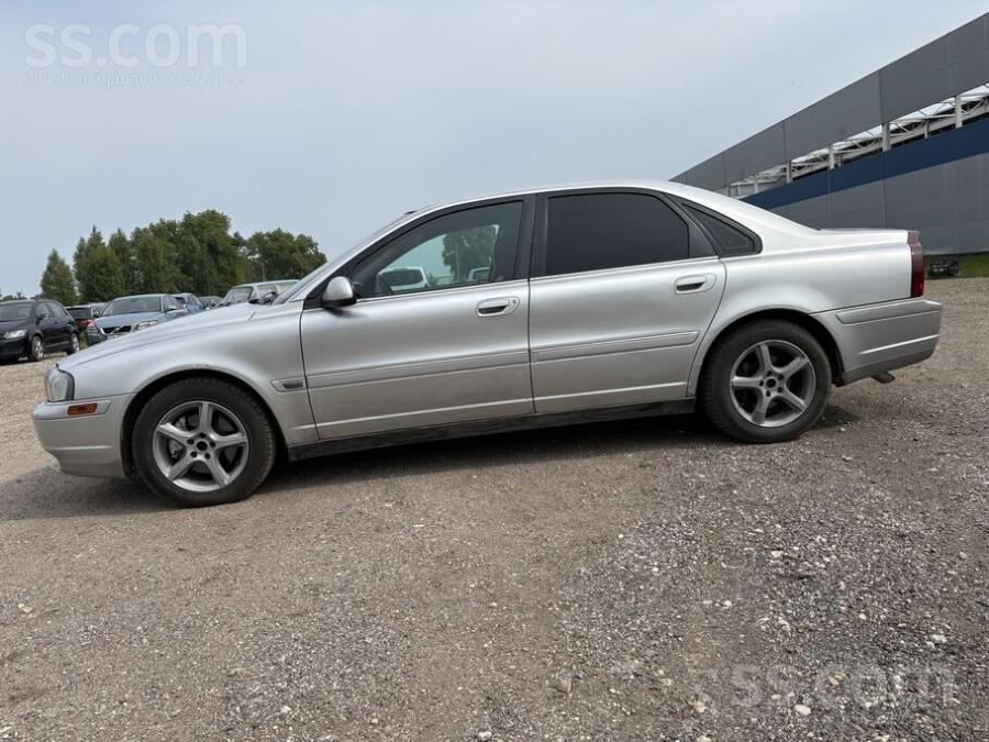 Pelēks Volvo S80 2002 Daugavpils, ar dzinēja tilpumu 2.40 L un nobraukumu 324 tūkst. km par 1250 €, foto 3 vietnē AUTOMOTO.COM.LV