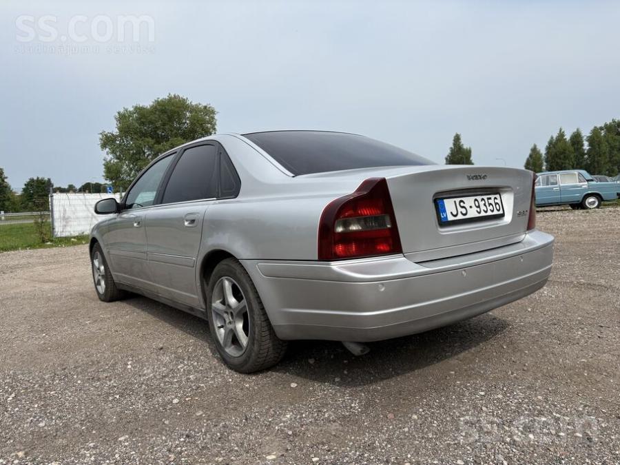 Pelēks Volvo S80 2002 Daugavpils, ar dzinēja tilpumu 2.40 L un nobraukumu 324 tūkst. km par 1250 €, foto 4 vietnē AUTOMOTO.COM.LV