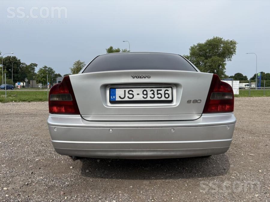Pelēks Volvo S80 2002 Daugavpils, ar dzinēja tilpumu 2.40 L un nobraukumu 324 tūkst. km par 1250 €, foto 5 vietnē AUTOMOTO.COM.LV